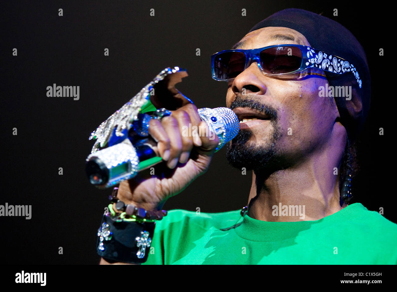 Snoop Dogg performing at the B1 Arena Moscow, Russia - 26.08.09 Stock ...