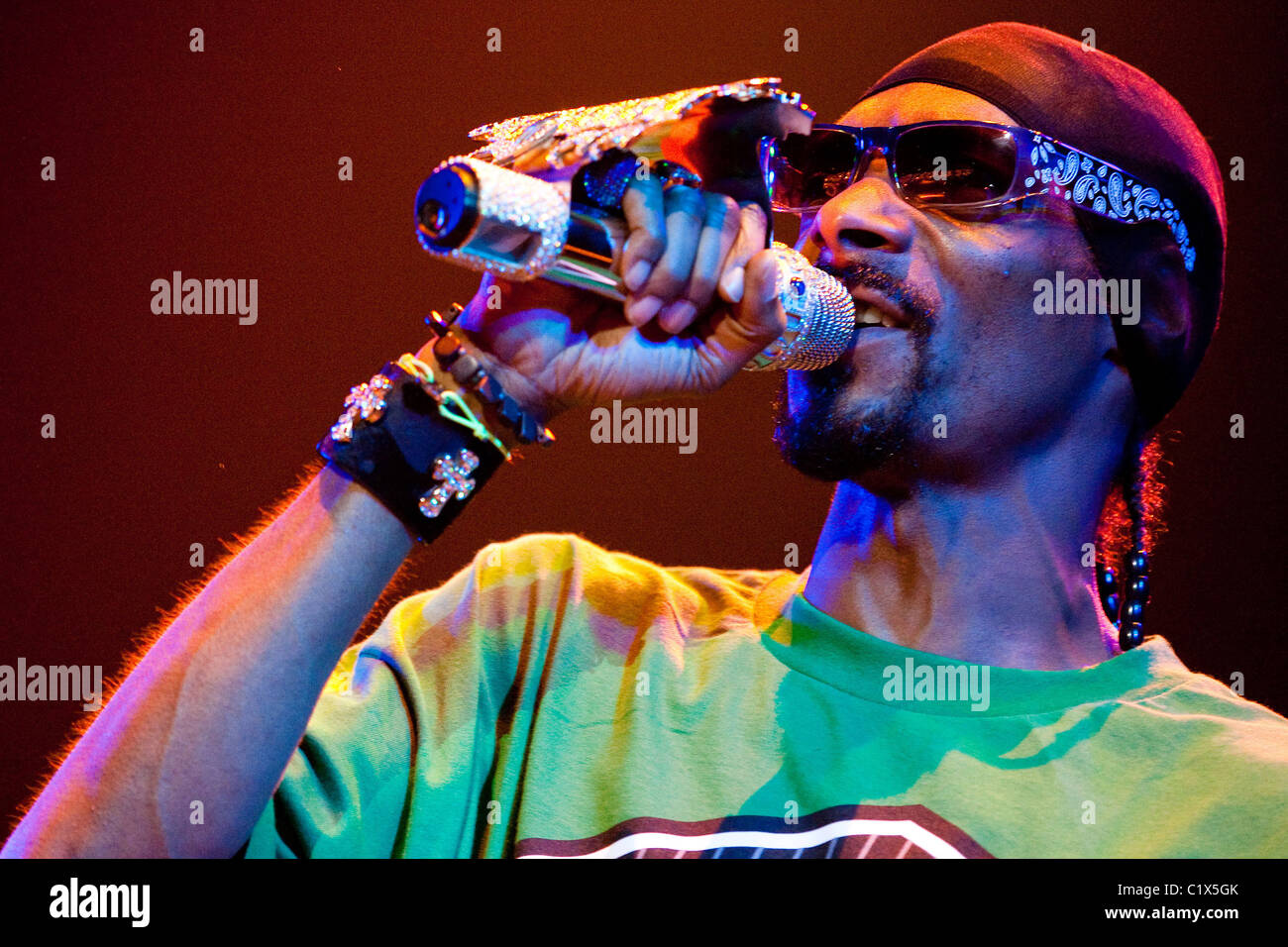 Snoop Dogg performing at the B1 Arena Moscow, Russia - 26.08.09 Stock ...