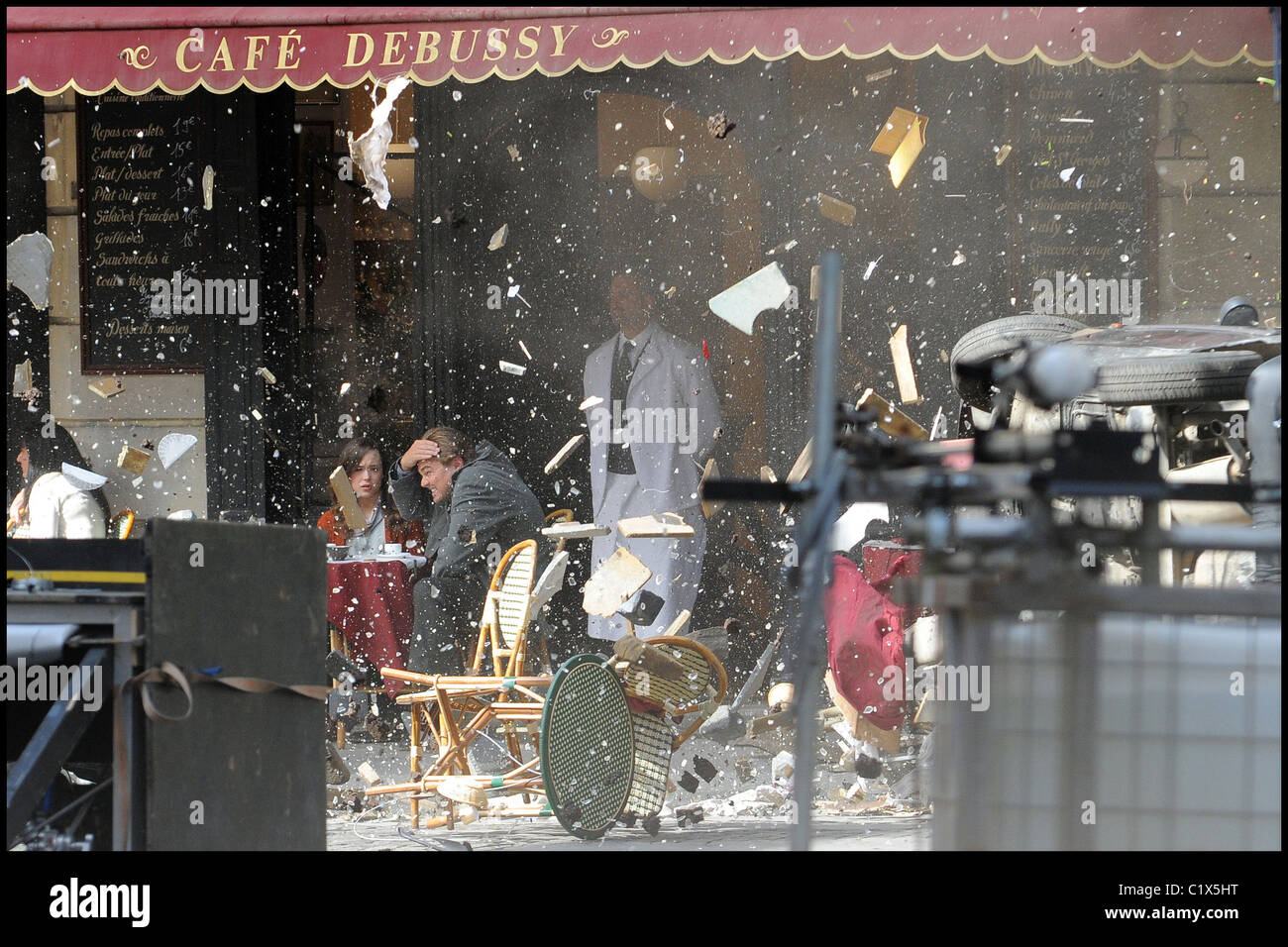 Ellen Page and Leonardo Di Caprio film a dramatic scene for their new ...