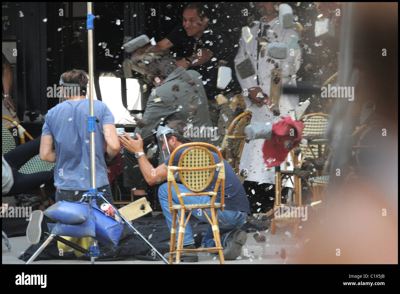 Ellen Page and Leonardo Di Caprio film a dramatic scene for their new ...