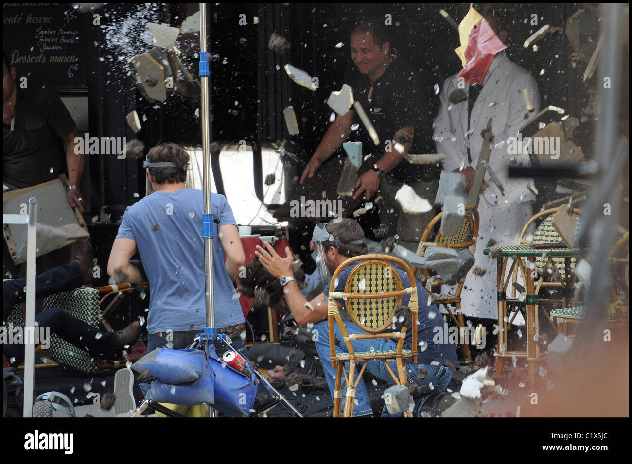 Ellen Page and Leonardo Di Caprio film a dramatic scene for their new ...