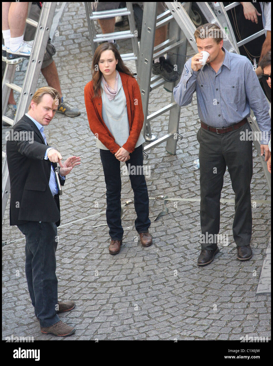 Christopher Nolan, Leonardo DiCaprio and Ellen Page filming on location ...