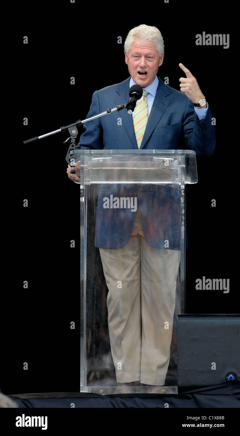 Former US President Bill Clinton speaks at the Canadian National ...