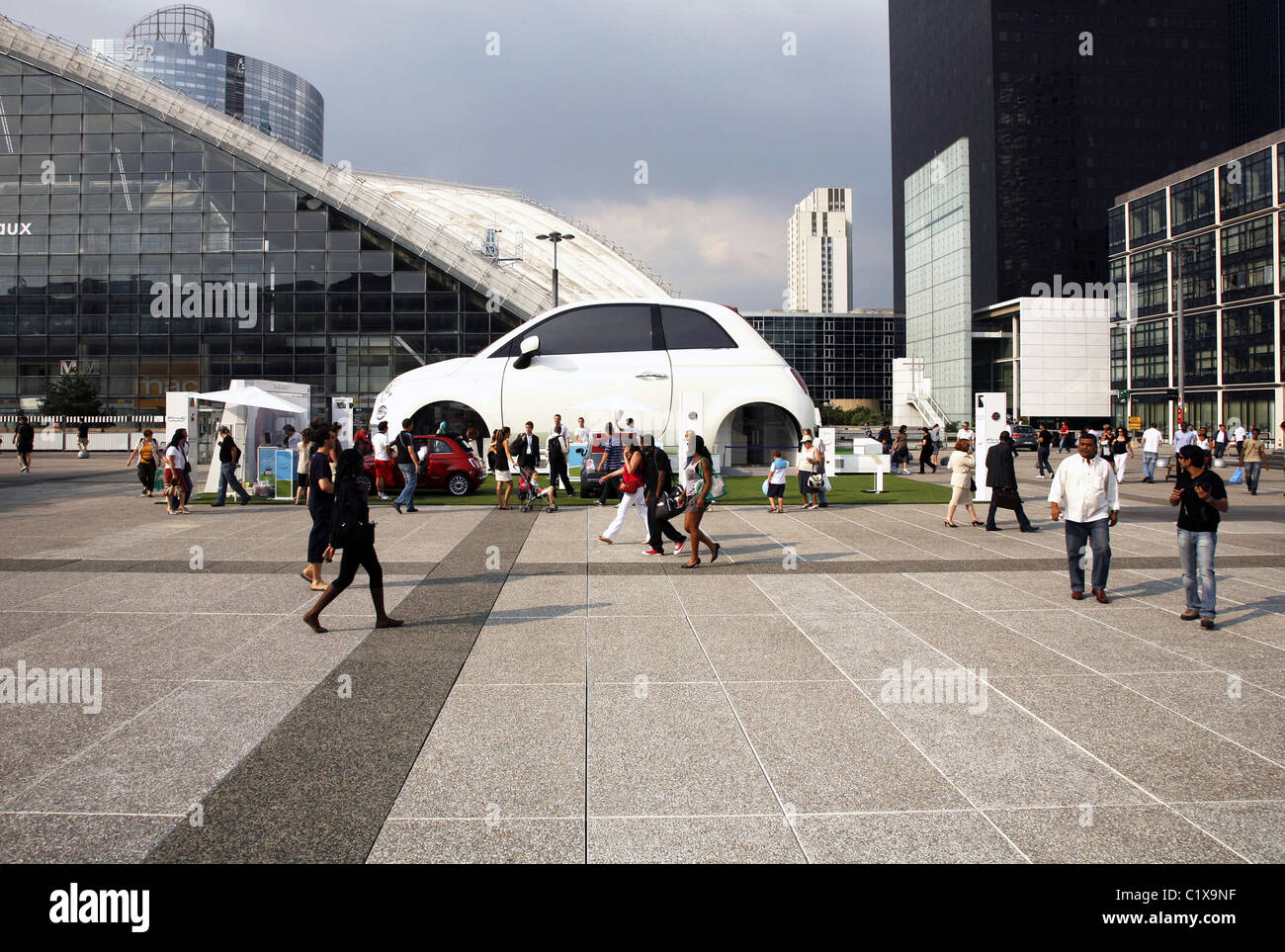 THE GIANT LITTLE CAR A giant version of the Fiat 500C is touring Europe ...