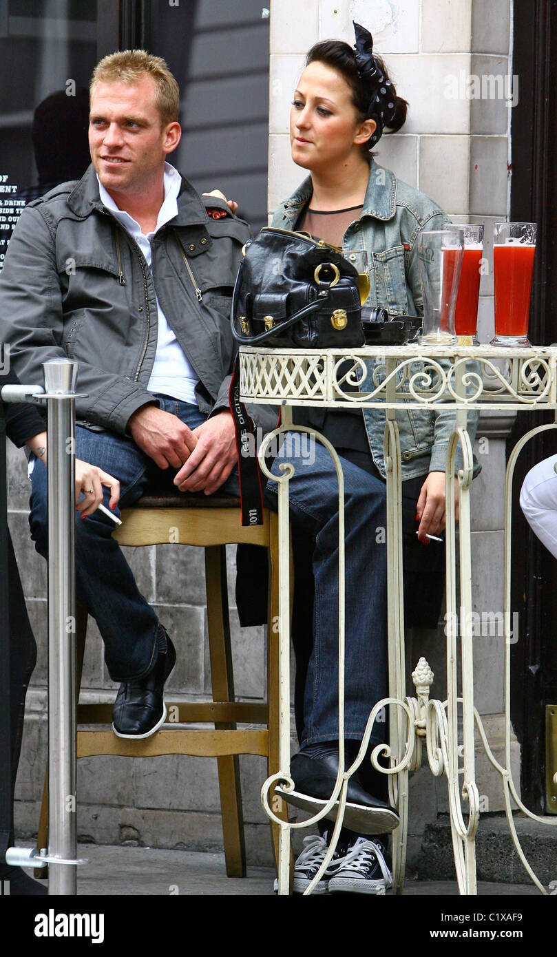 Natalie Cassidy and boyfriend Ben Porter stop at a bar for some drinks. London, England - 30.08. ...