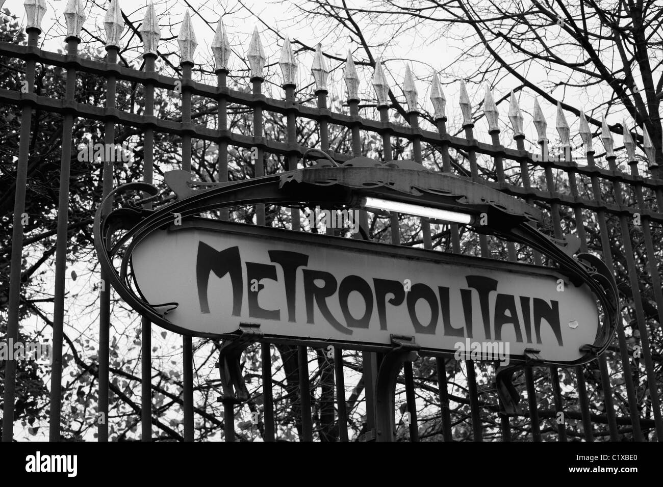 Paris metro metropolitain hi-res stock photography and images - Alamy