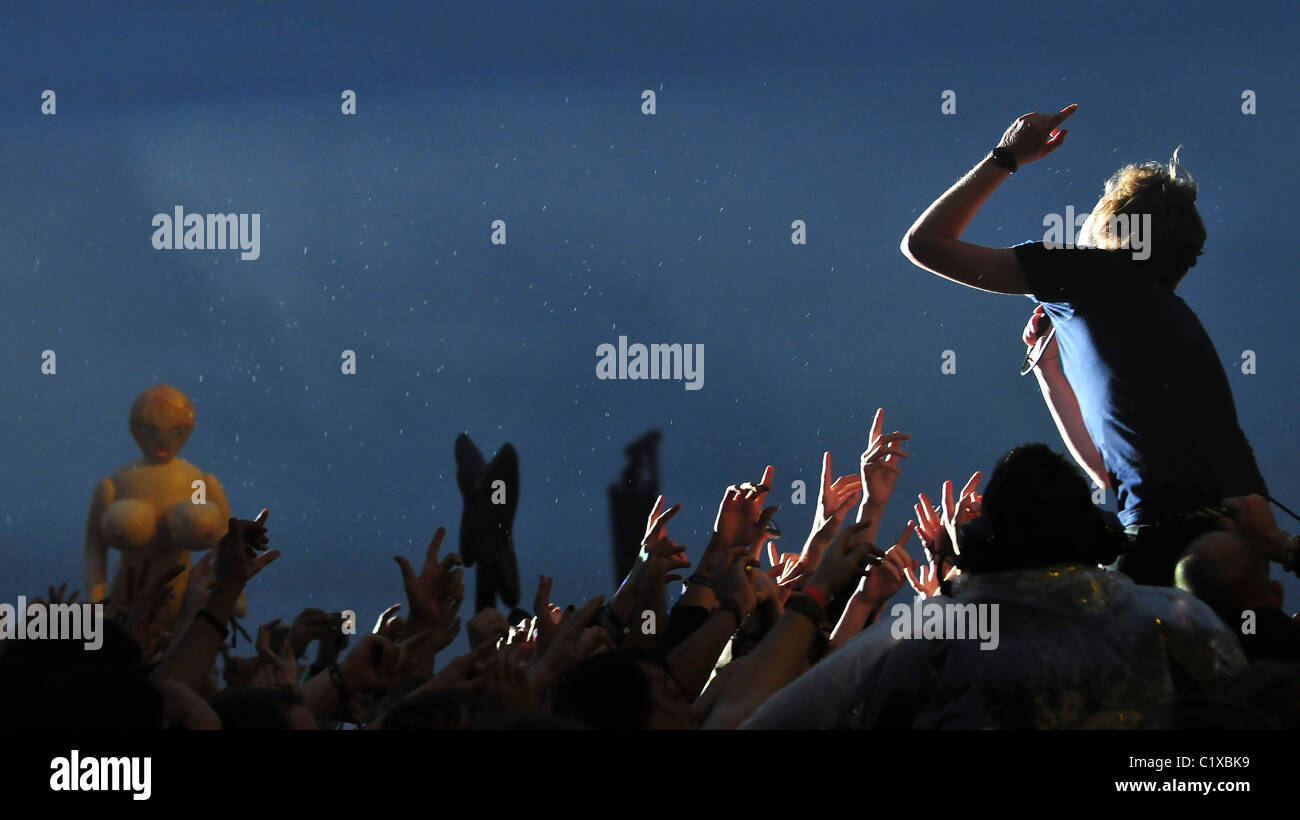 Ricky Wilson of The Kaiser Chiefs The 2009 Leeds Festival - Day 3 Leeds ...