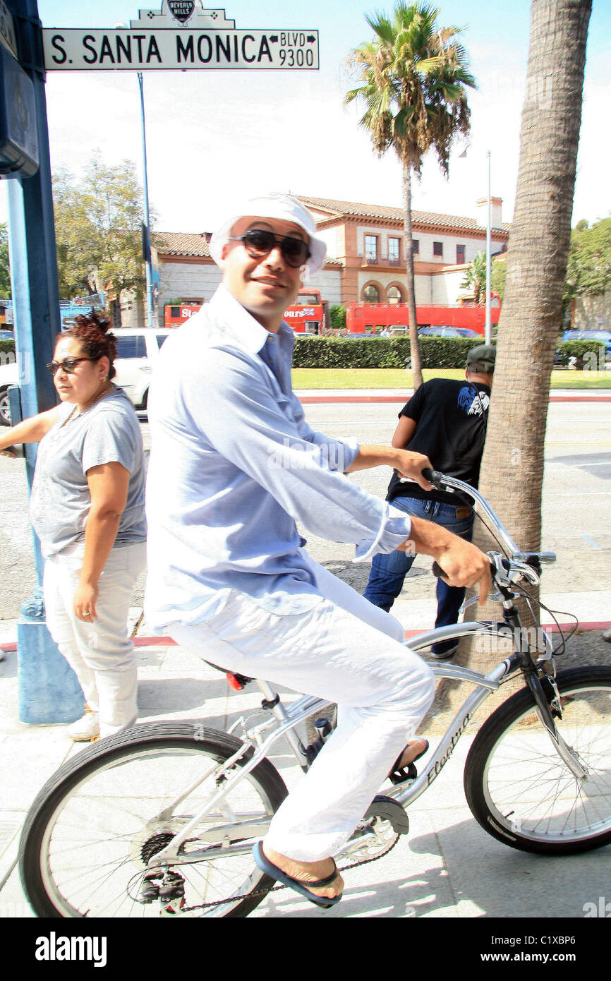Billy Zane and his girlfriend shop in Beverly Hills on bicycles Los ...