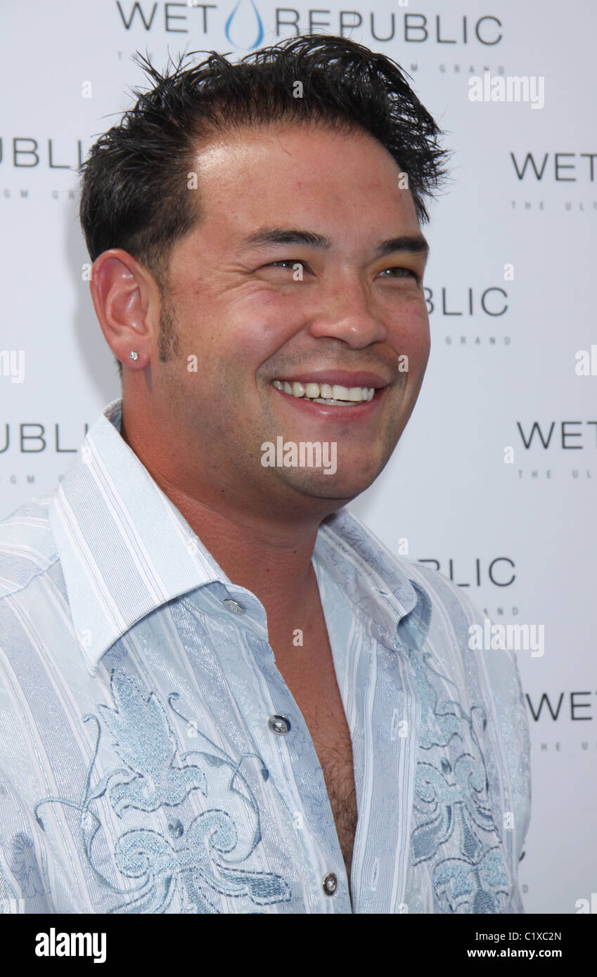 Jon Gosselin of Jon and Kate Plus Eight Continues Bachelor Lifestyle ...