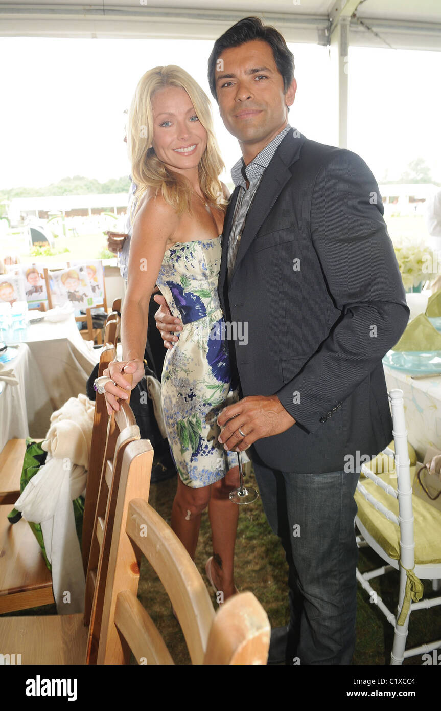 Kelly ripa hampton classic horse hi-res stock photography and images ...