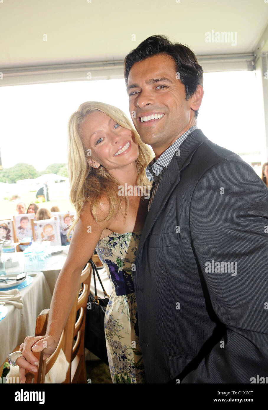 Kelly ripa hampton classic horse hi-res stock photography and images ...