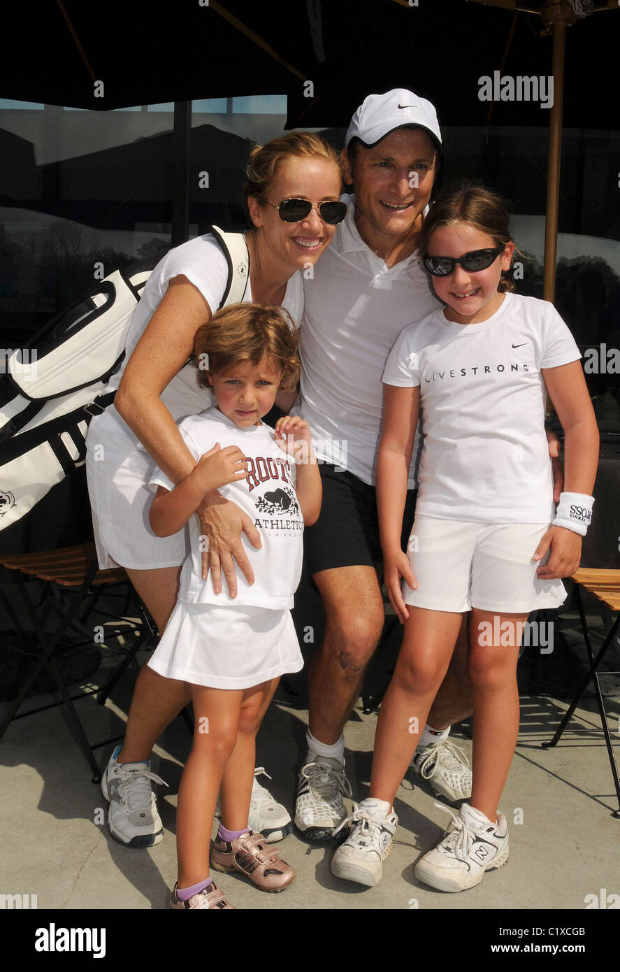 Michael Gelman and Laurie Gelman with their children Jamie and Misha ...