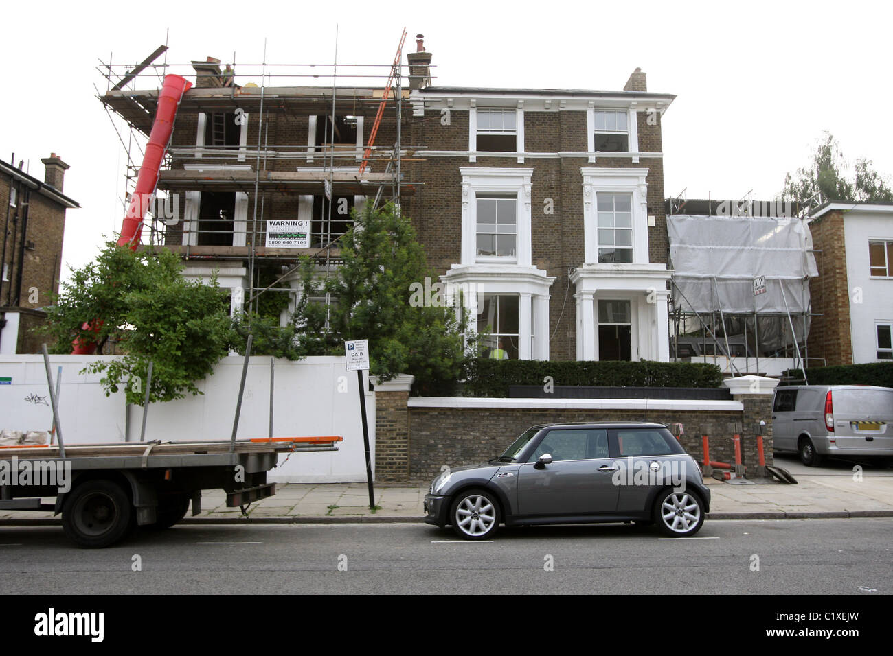 Work is carried out on the property of Coldplay frontman Chris Martin ...