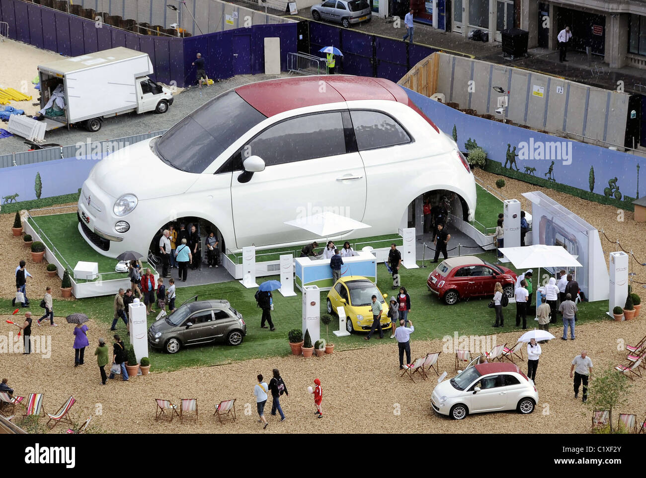 THE GIANT LITTLE CAR A giant version of the Fiat 500C is touring Europe ...