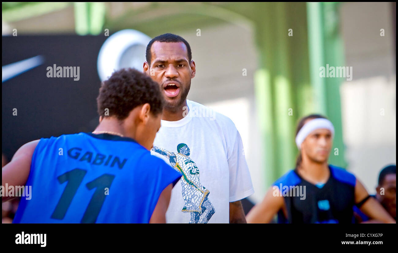 Cleveland Cavaliers basketball star Lebron James hosts a competition ...