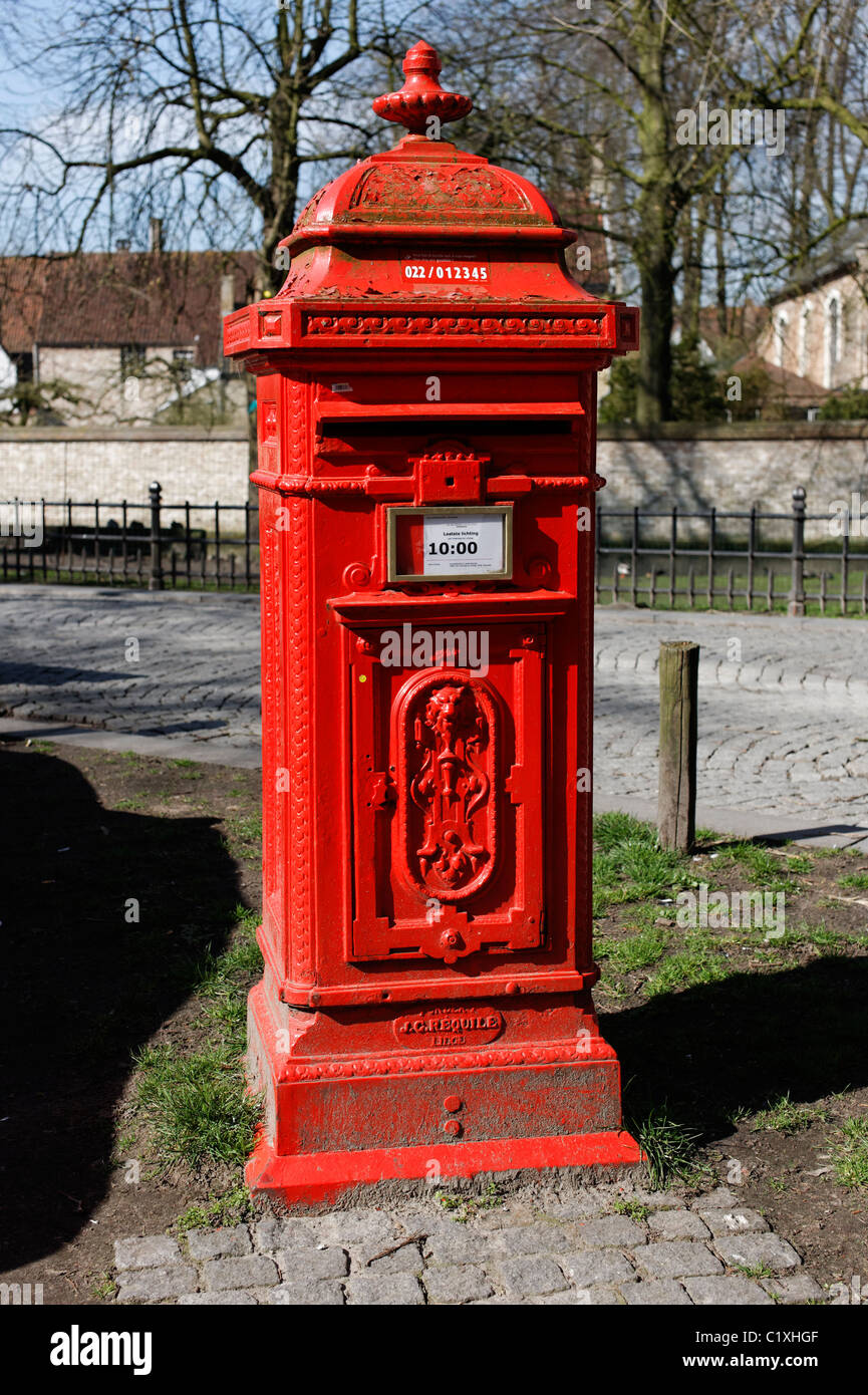 Bruges post box hi-res stock photography and images - Alamy