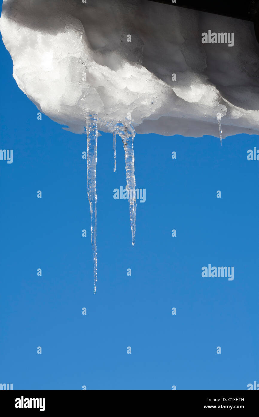 Icicles drip edge roof hi-res stock photography and images - Alamy