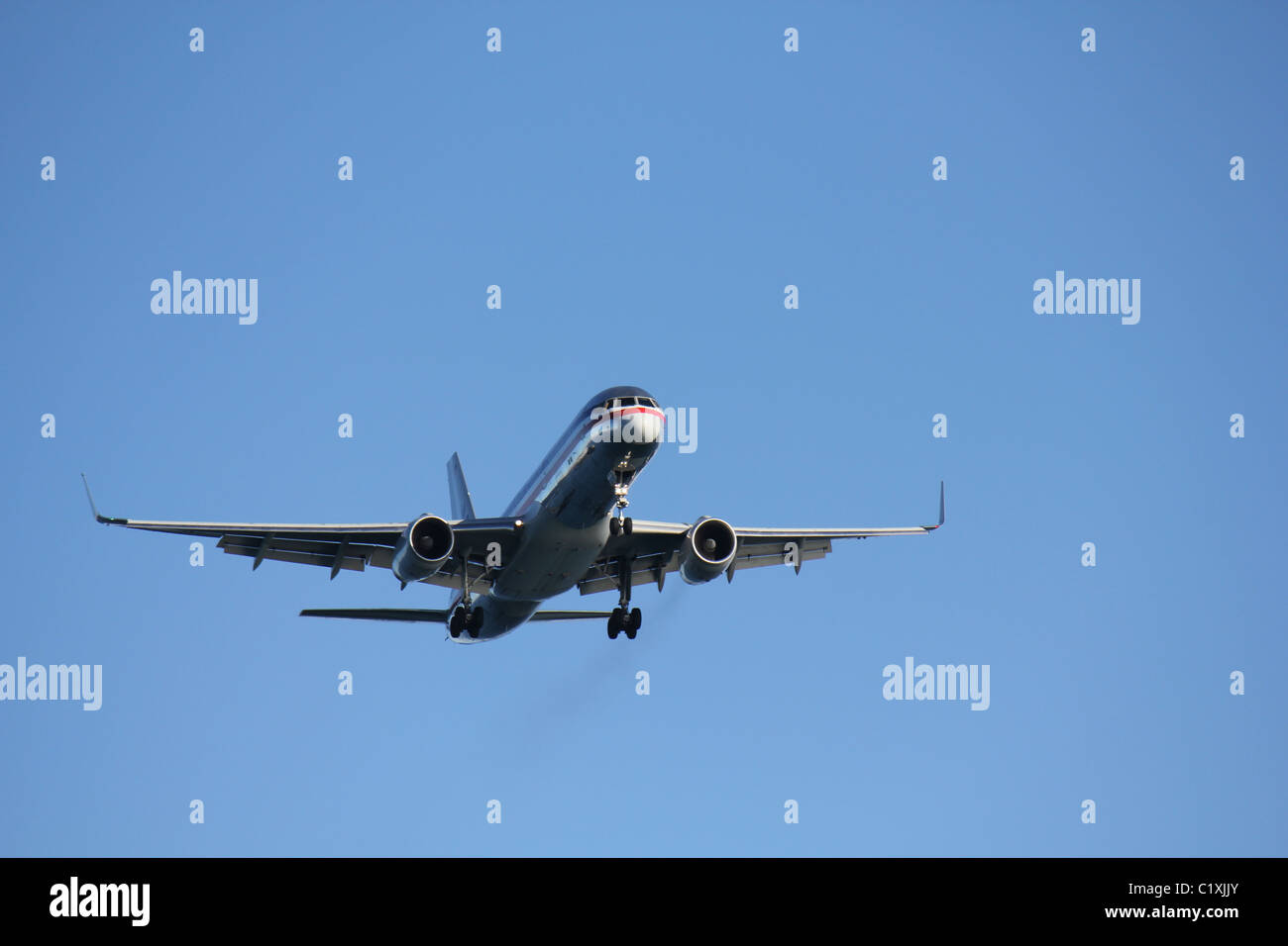Boeing 757 on final approach Stock Photo - Alamy