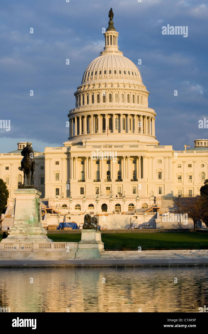 Us capitol building exterior columns hi-res stock photography and ...