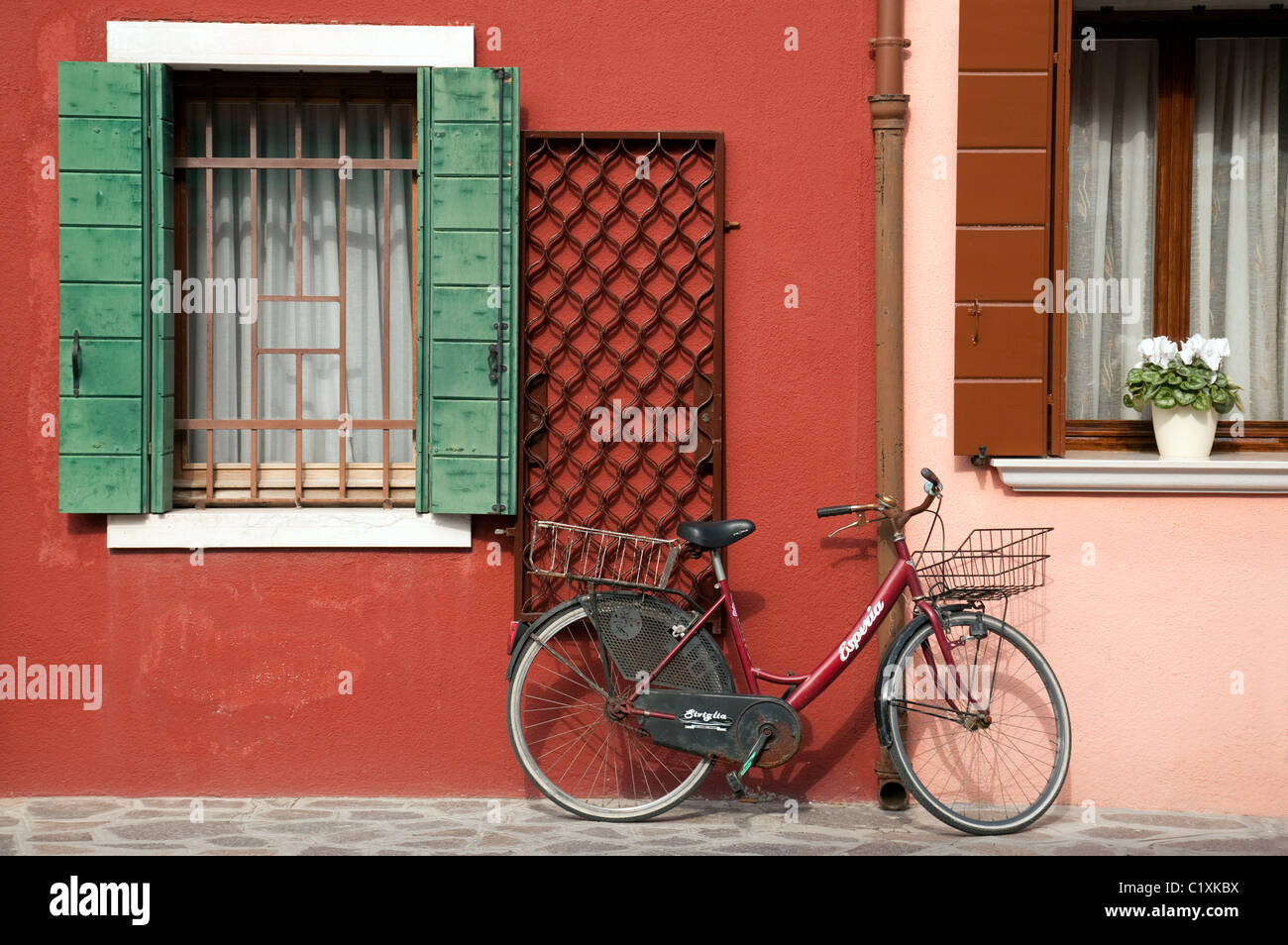 House with bicycle hi-res stock photography and images - Alamy