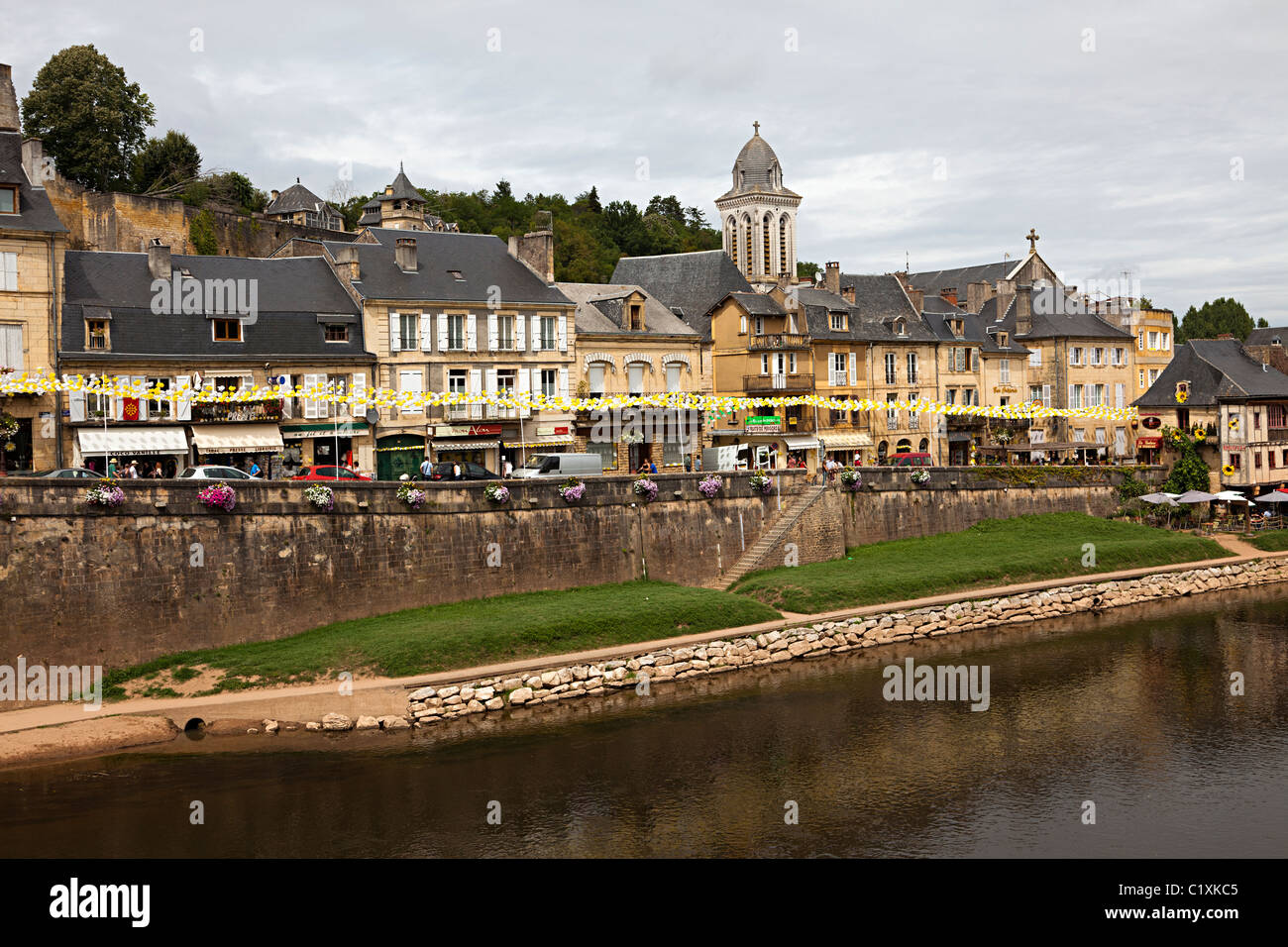 Montignac on the river Dordogne France Stock Photo - Alamy
