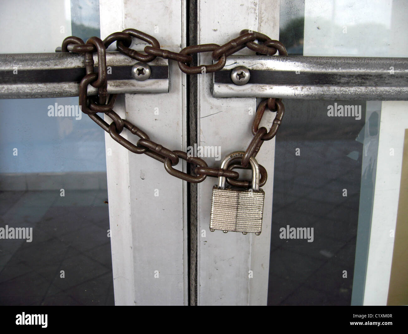 chain and lock on store doors Stock Photo - Alamy
