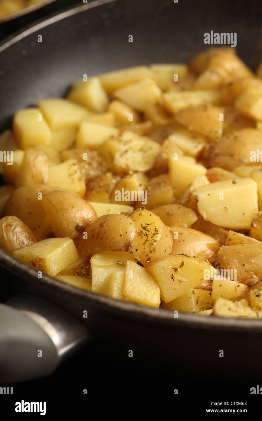 potatoes in pan Stock Photo - Alamy
