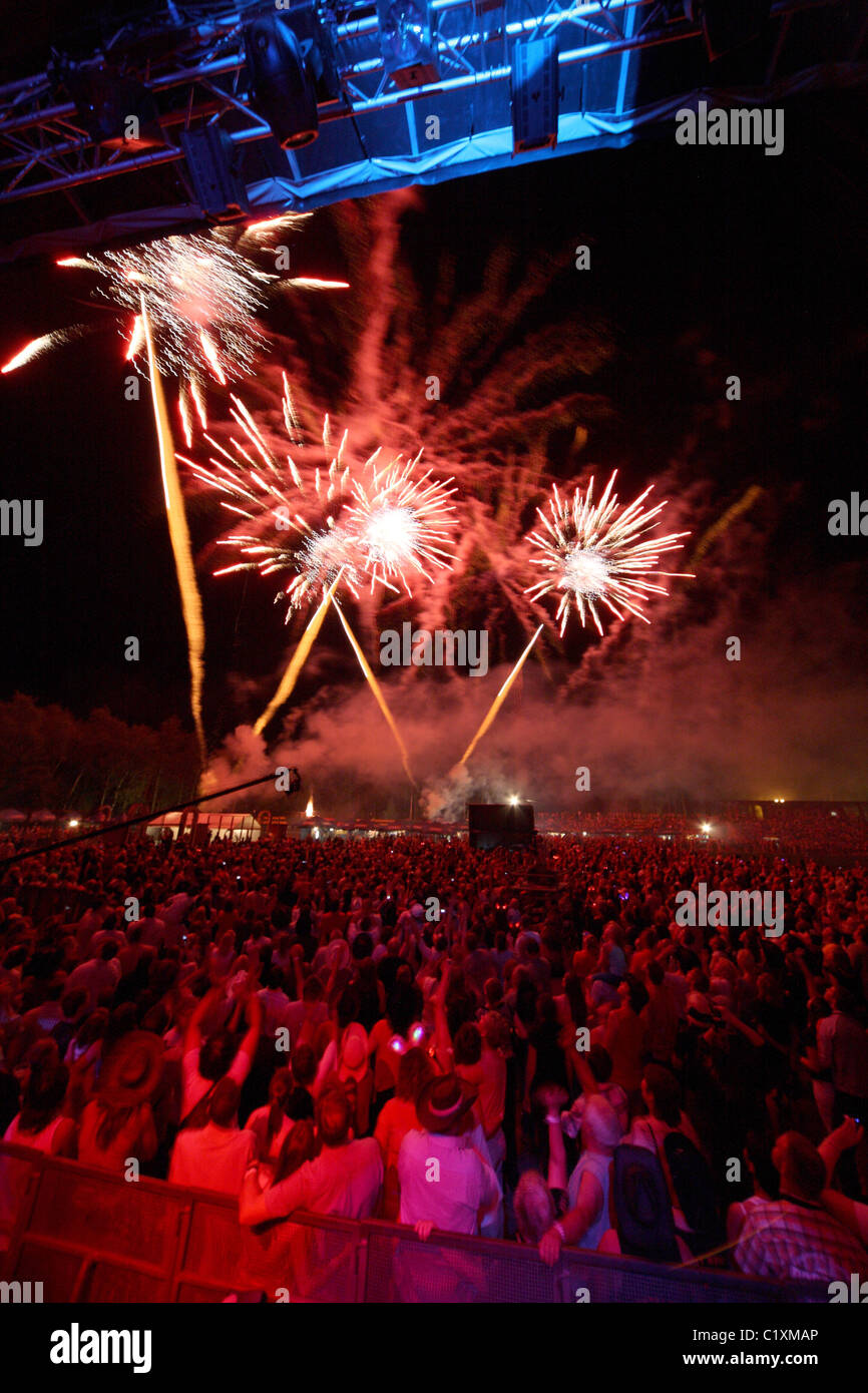 Fireworks after concert hi-res stock photography and images - Alamy