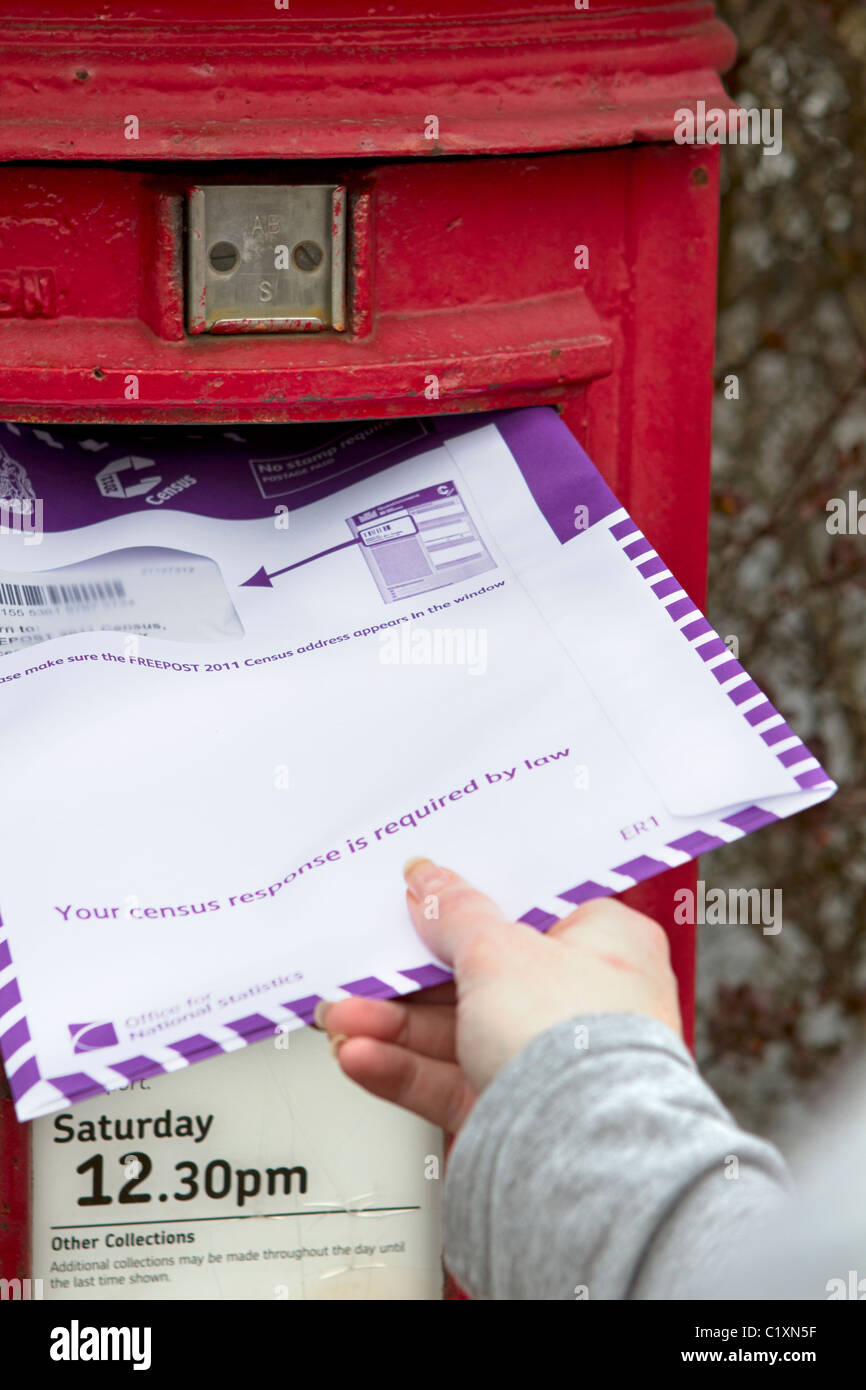 Returning envelope hi-res stock photography and images - Alamy