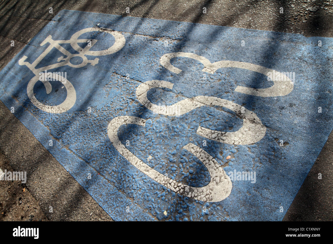 UK. CS3 CYCLE HIGHWAY BUILT AROUND LONDON 2012 OLYMPIC PARK Stock Photo ...