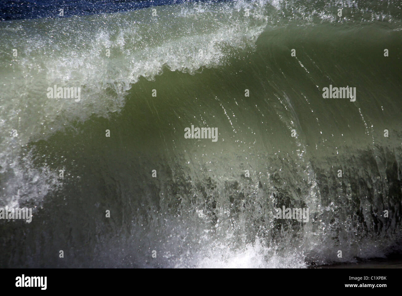 View of the breaking of a strong wave on the beach Stock Photo - Alamy
