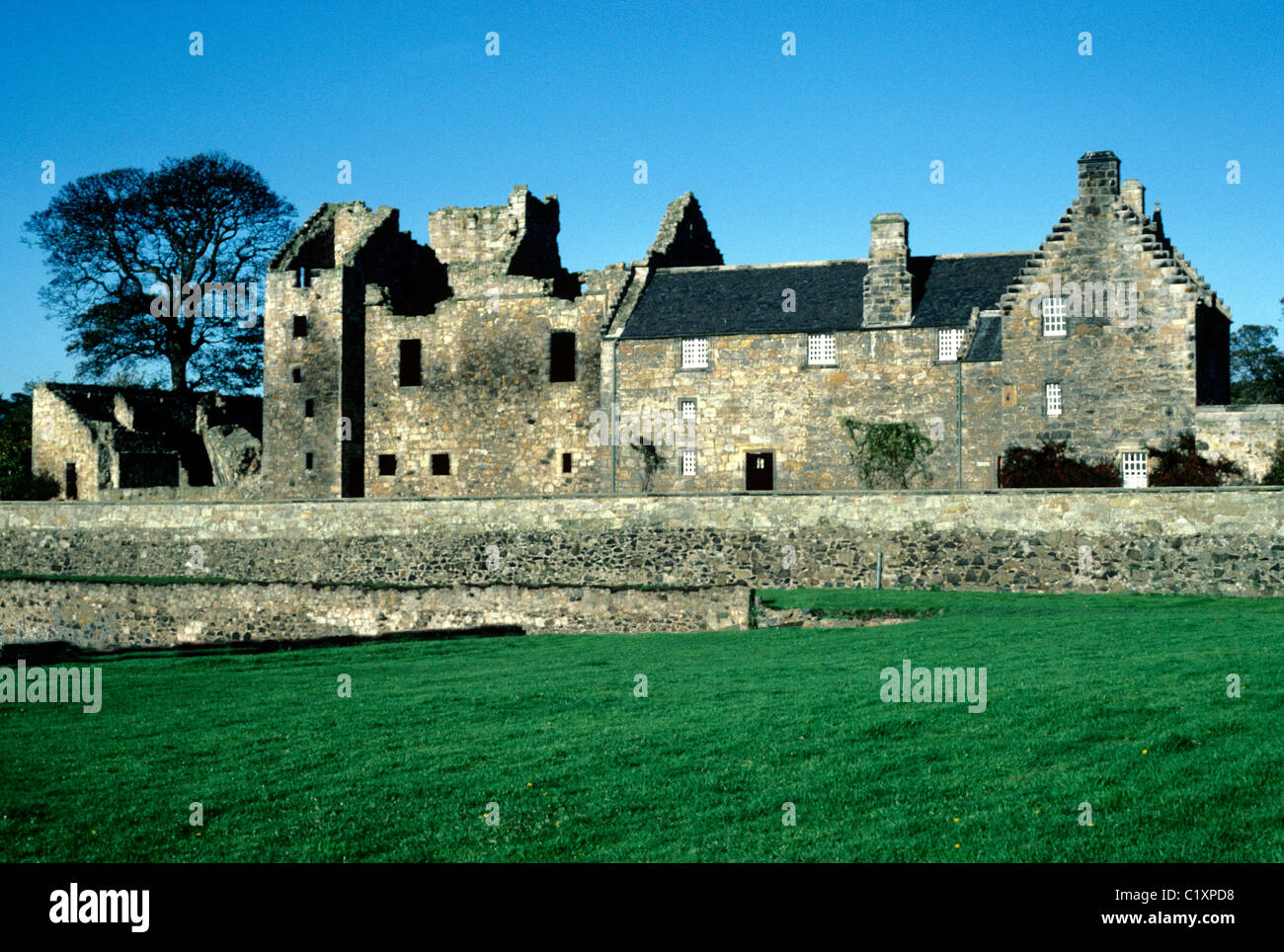 Aberdour Castle, Scotland, 14th century Scottish medieval castles, Fife ...