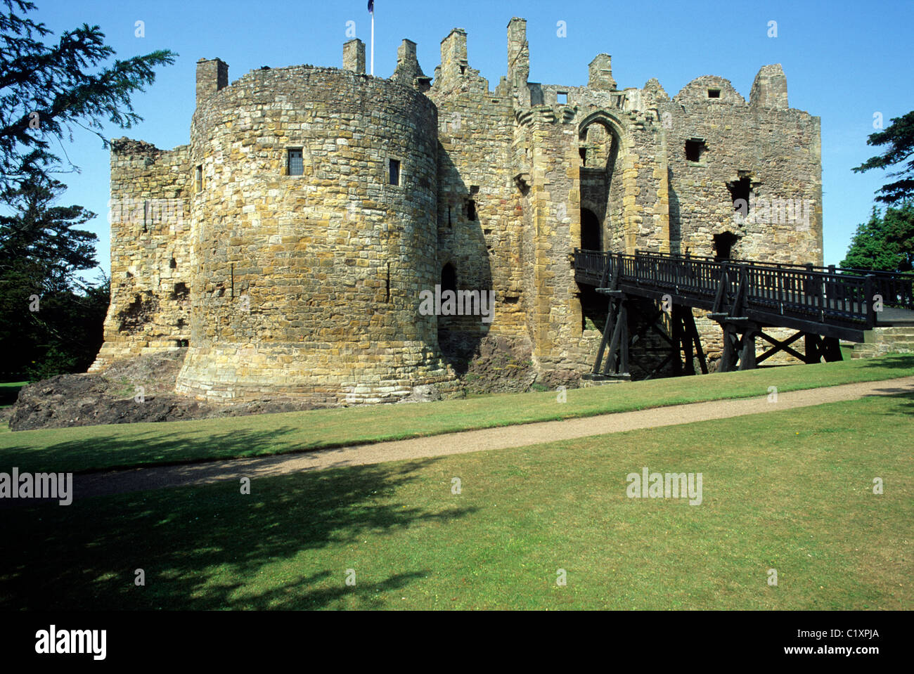 Dirleton Castle, Scotland , Scottish castles medieval 13th century ...