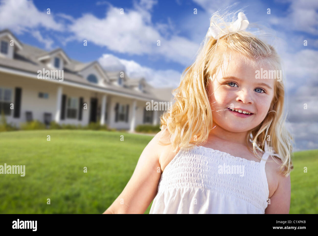 Family smiling outside sold house hi-res stock photography and images ...