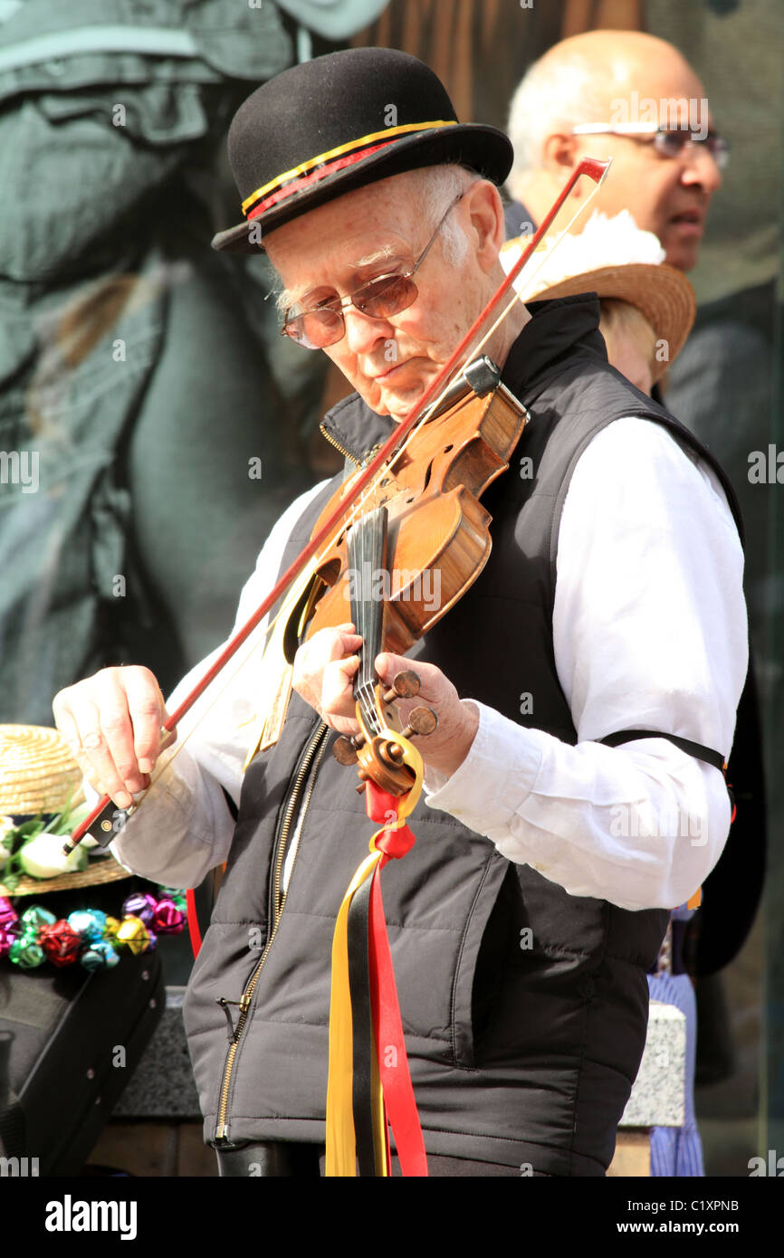 Fiddler hi-res stock photography and images - Alamy