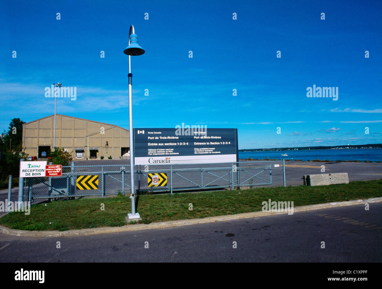Quebec Canada Trois Rivieres Port Bilingual Sign Stock Photo - Alamy