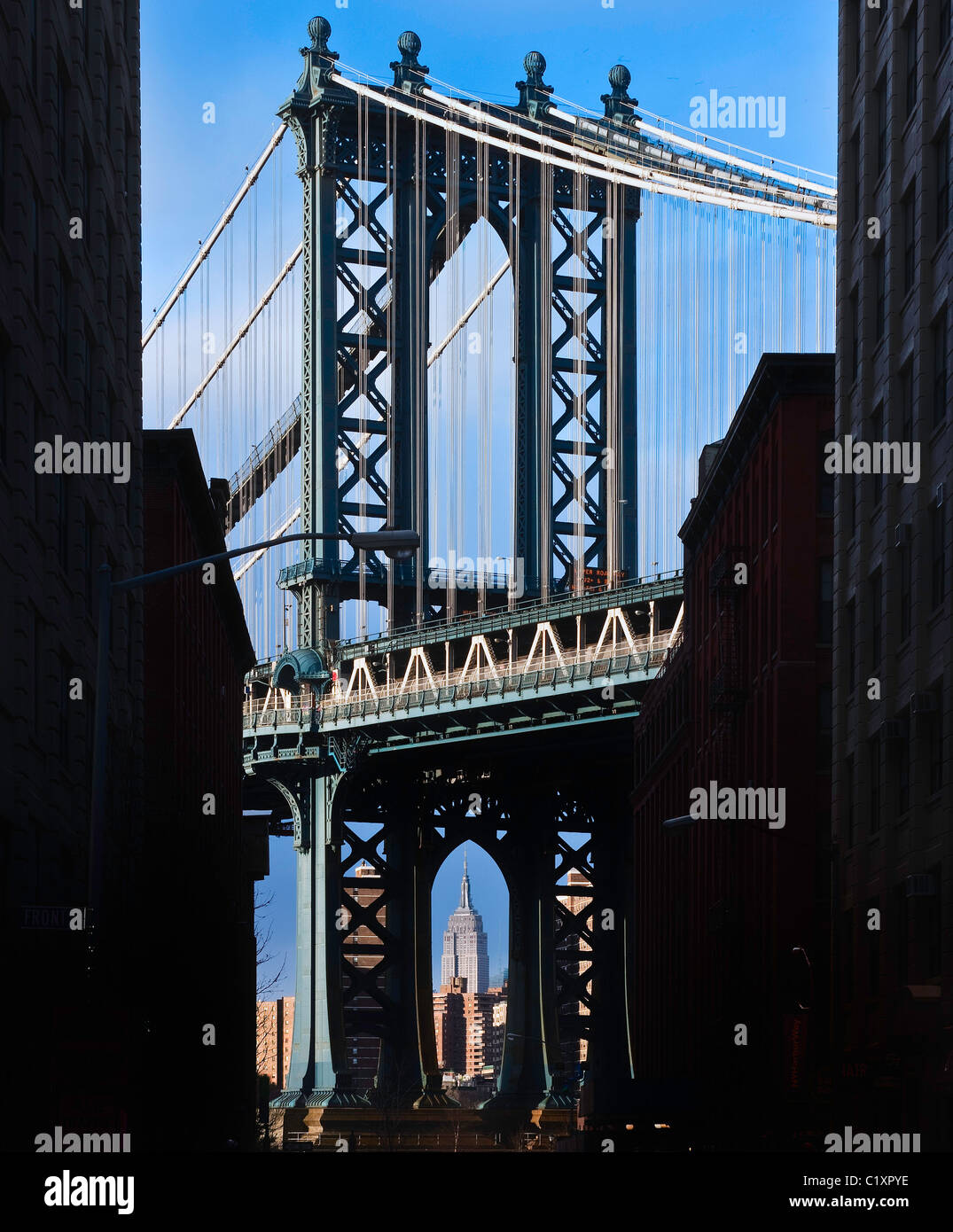 Manhattan Bridge Empire State Building DUMBO Stock Photo - Alamy