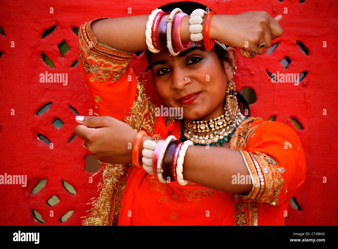Portrait of Indian girl in traditional dress Stock Photo - Alamy
