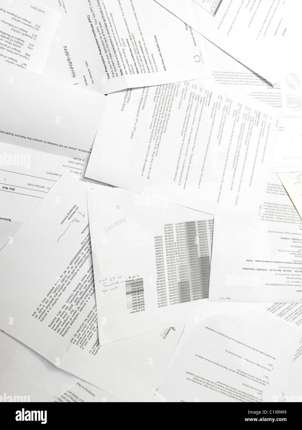 Scattered paperwork hi-res stock photography and images - Alamy