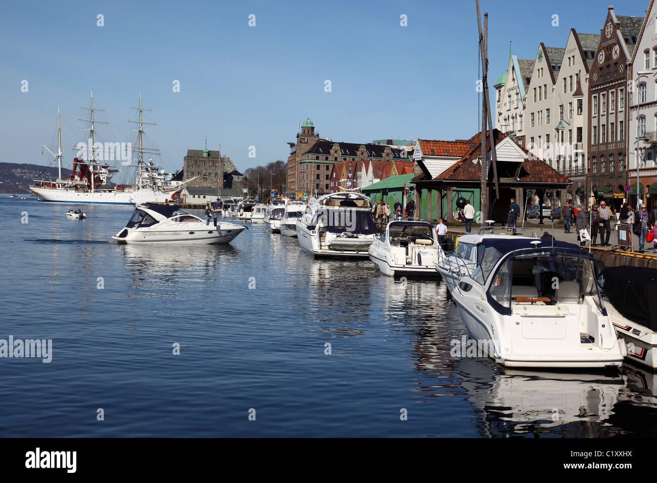 Bergen harbour hi-res stock photography and images - Alamy