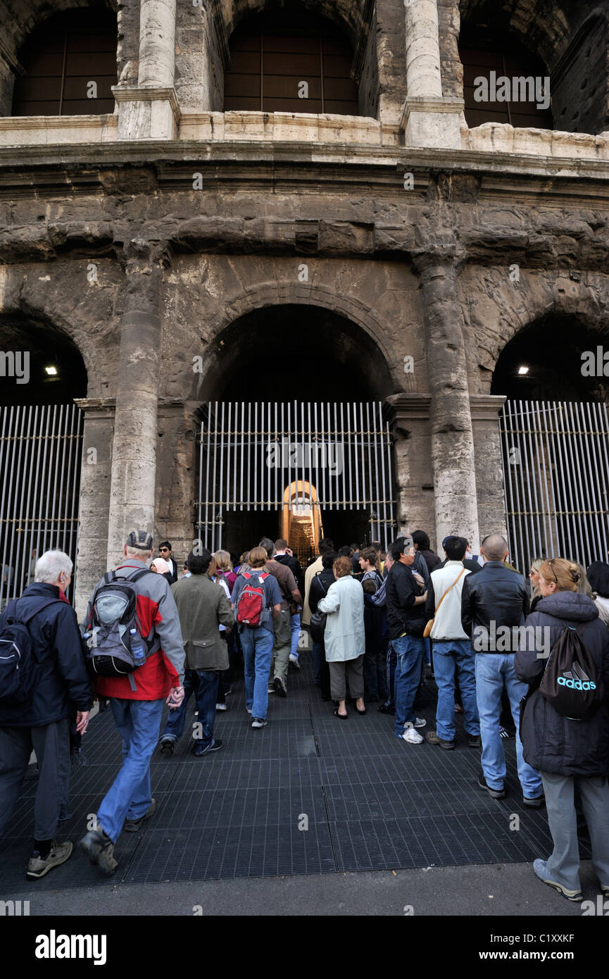 italy, rome, colosseum, queue at the entrance Stock Photo - Alamy