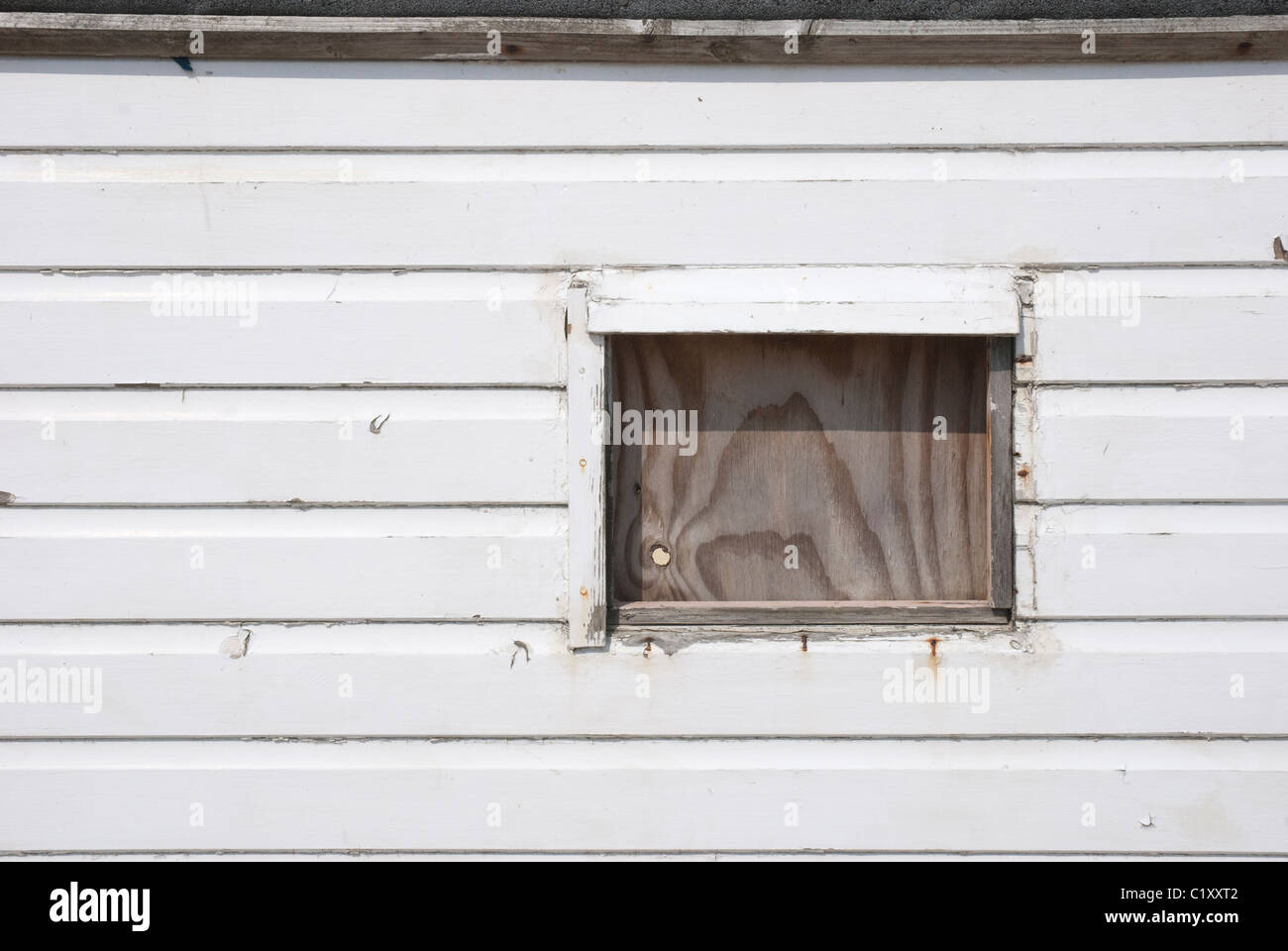 Boarded up window texture hi-res stock photography and images - Alamy