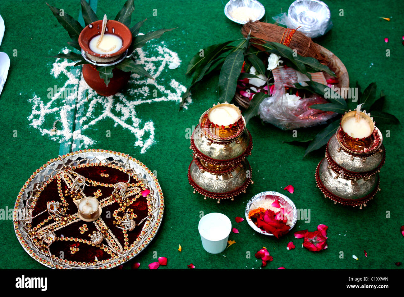 Hindu worship hi-res stock photography and images - Alamy