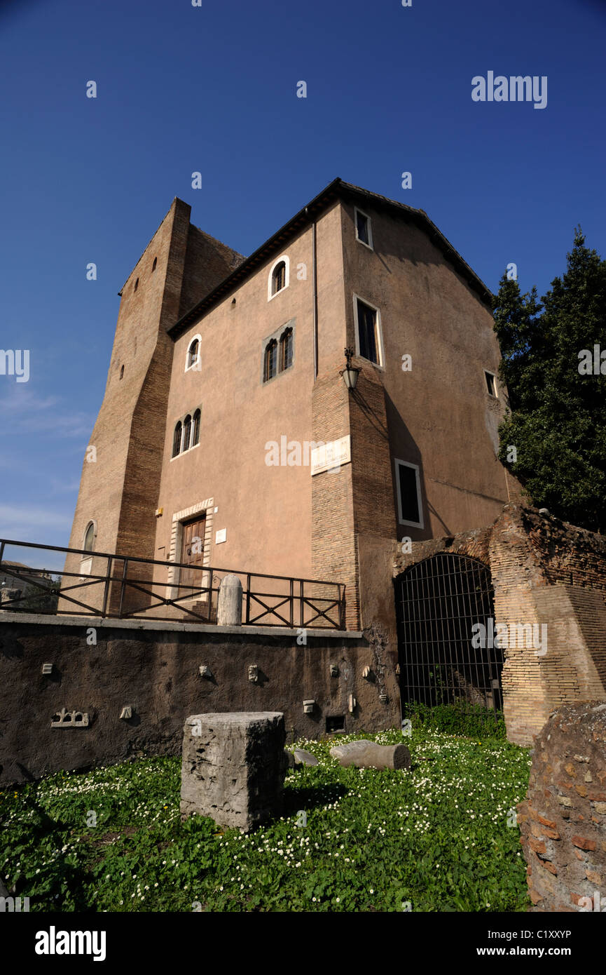 Torre casa medieval hi-res stock photography and images - Alamy