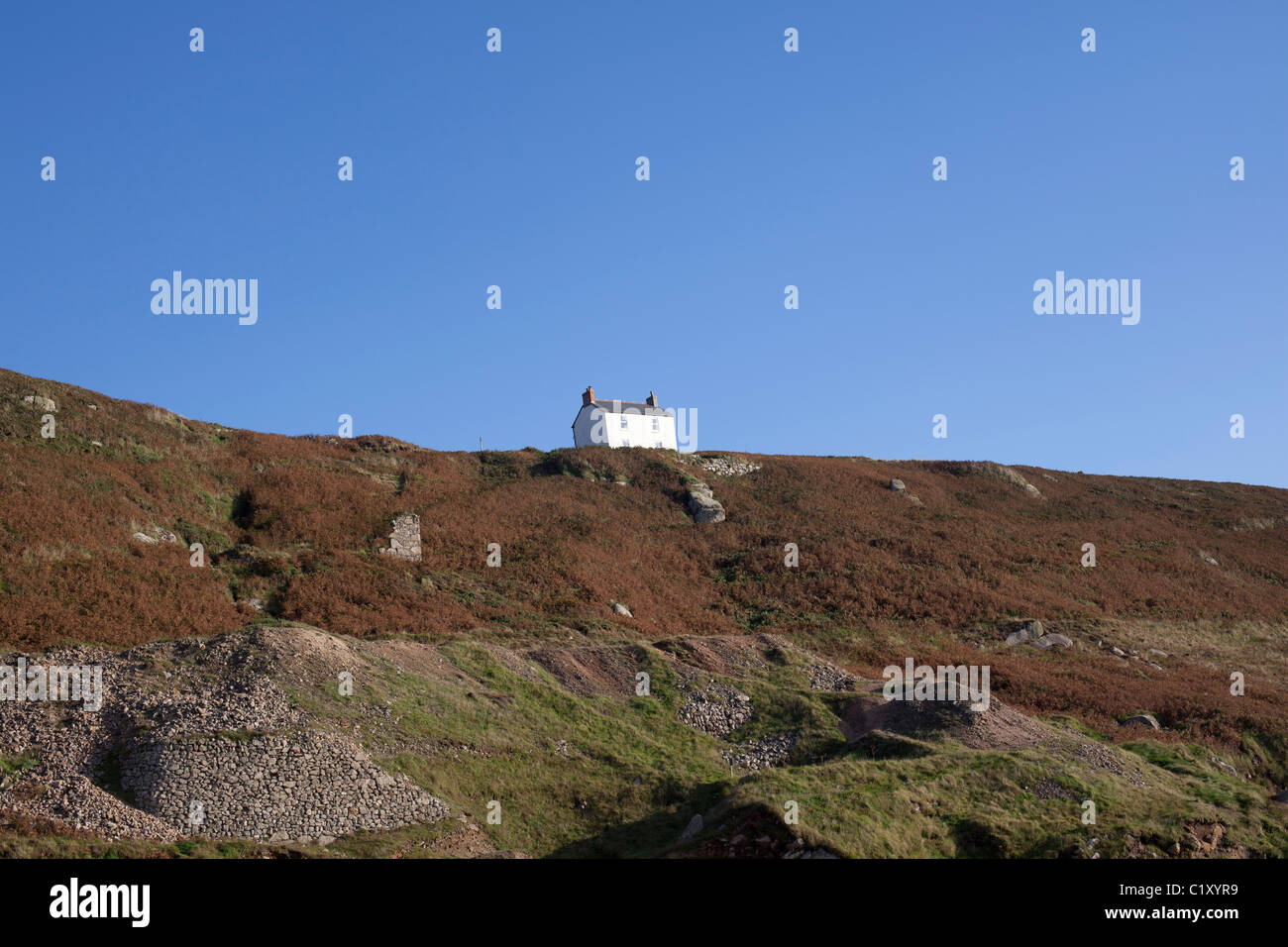 Cliff top house hi-res stock photography and images - Alamy