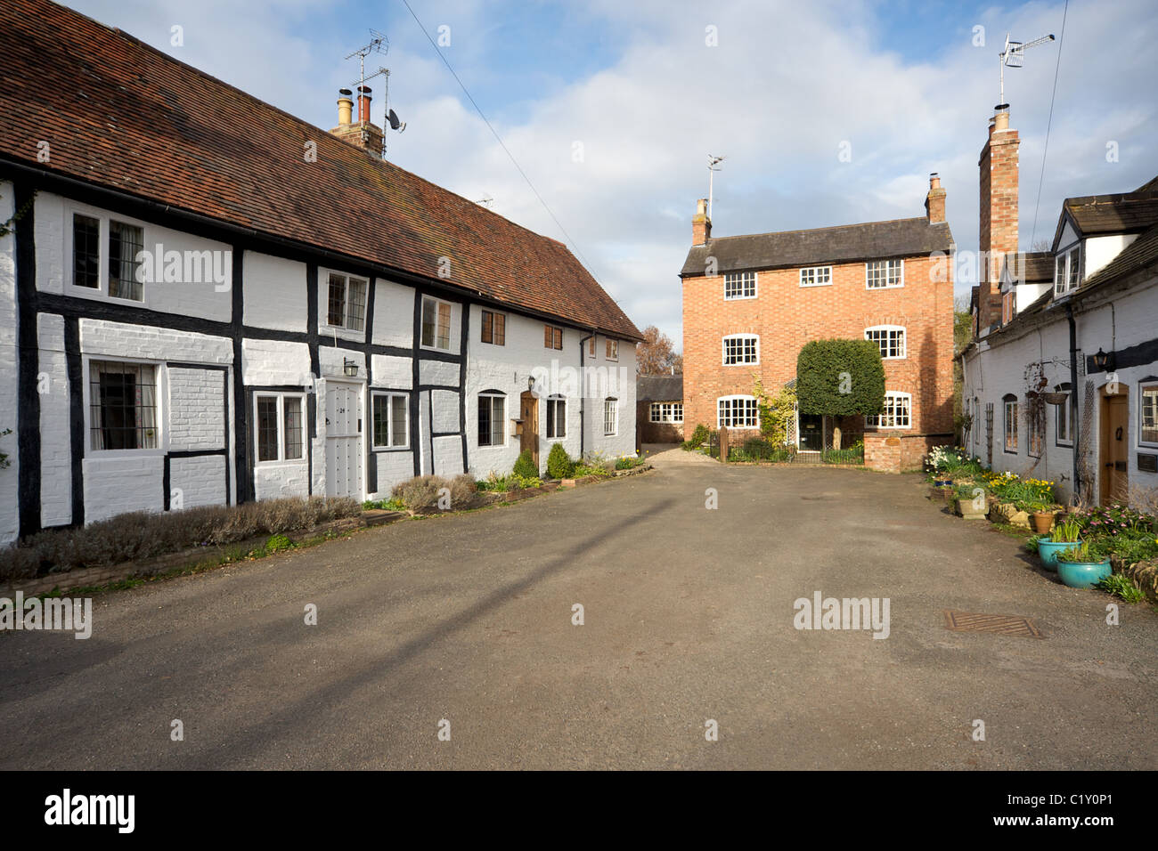 Traditional cottages in the small village of Clifford Chambers ...