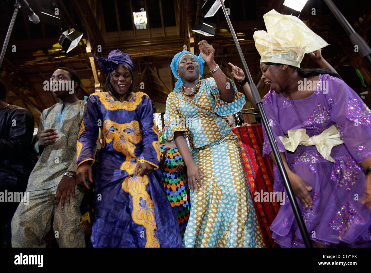 African choir hi-res stock photography and images - Alamy