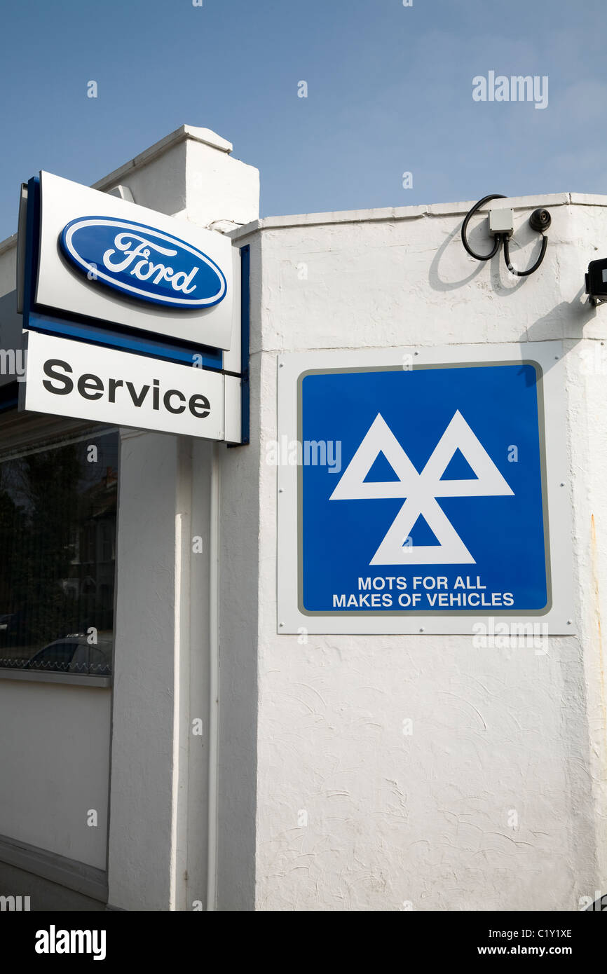 Mot testing test station sign hi-res stock photography and images - Alamy