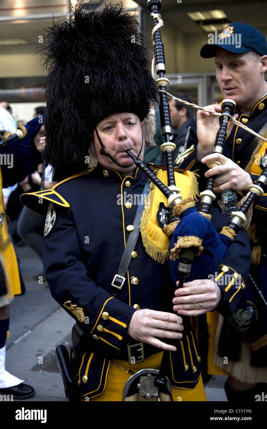 Man tuning bagpipe hi-res stock photography and images - Alamy