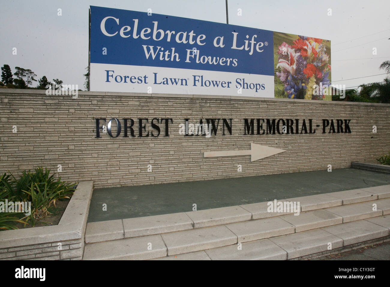 Scenes outside the Michael Jackson's funeral service held at Glendale ...